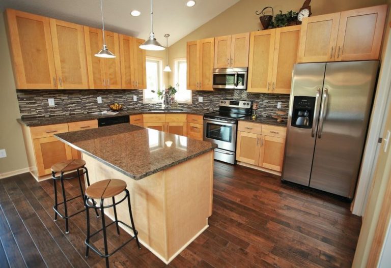 Natural Maple Shaker Cabinets | Easy Kitchen Cabinets